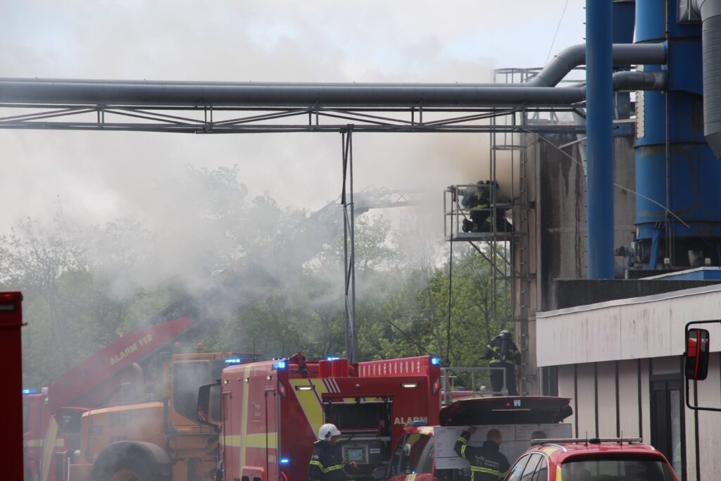 Massiv udrykning til brand i Silo ved Varde | ONP.dk