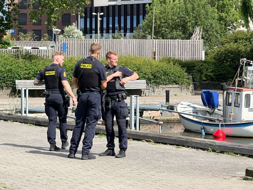 Beredskabets båd sprunget i luften: To personer ombord | ONP.dk